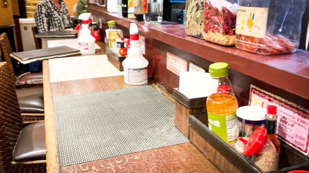 銀座の人気ラーメン店「ABCラーメン」の「大人の魔女麻醤麺（大辛口）」 | グルメハンターズ